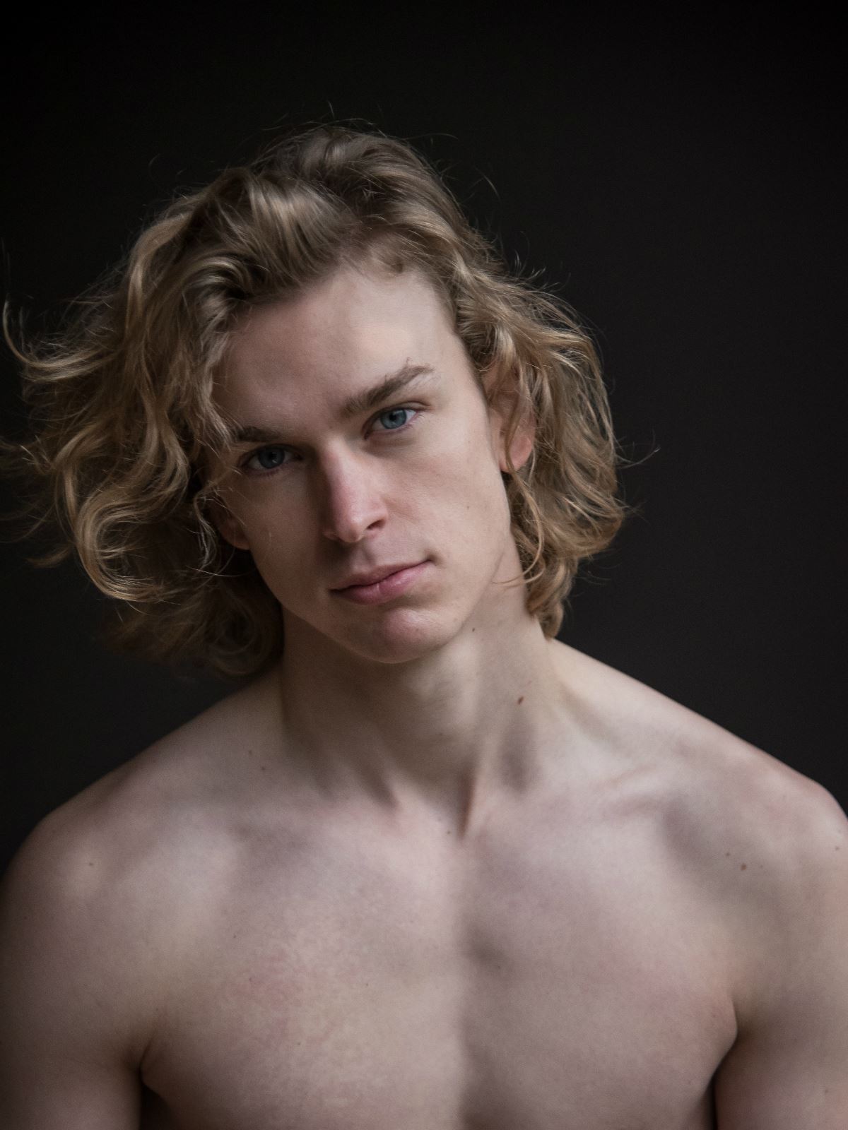 ASGER MATHIASEN HEIGHT 188 - 6' 2"CHEST 97 - 38"WAIST 78 - 30"HIPS 98 ...